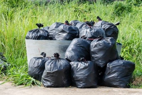 How to Make Compost in a Black Garbage Bag